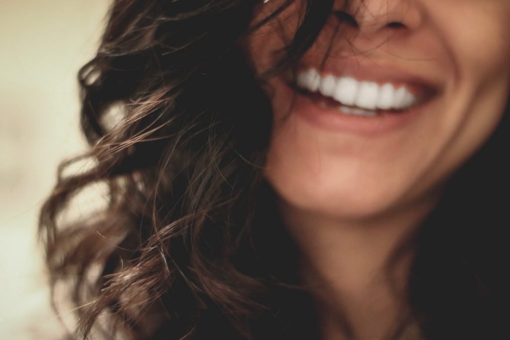 Make Your Pearly Whites Shine Bright! 11 Top Tips For a Whiter Smile